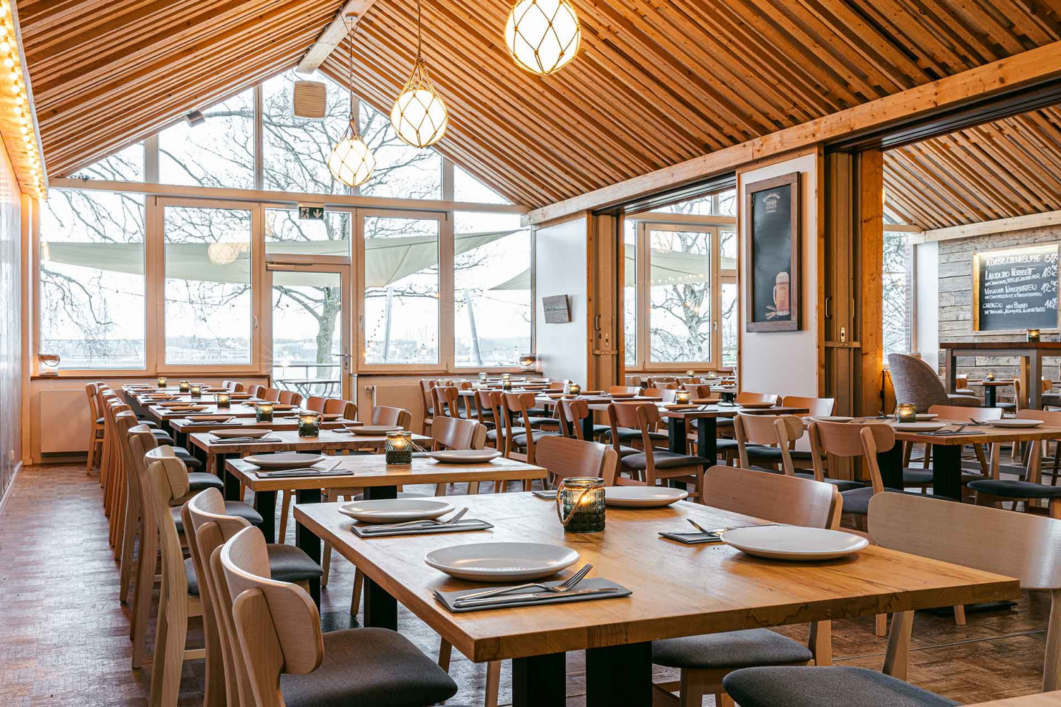 LAGOM - Bar & Restaurant in Kiel - direkt an der Kiellinie